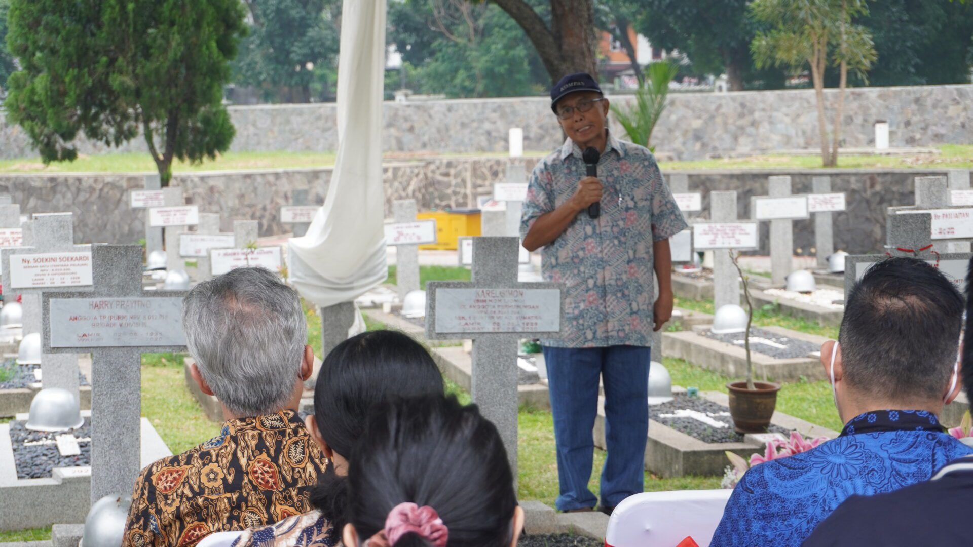 Yayasan Multimedia Nusantara dan Kompas Gramedia Ziarah ke Makam Jakob ...