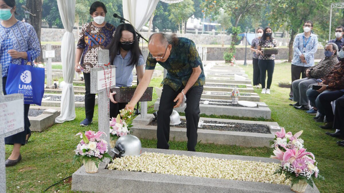 Yayasan Multimedia Nusantara dan Kompas Gramedia Ziarah ke Makam Jakob ...