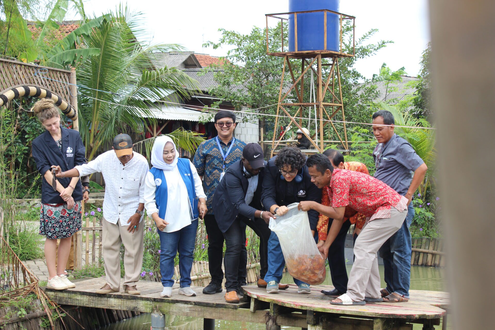 Kegiatan Pengabdian Kepada Masyarakat ke Desa Serdang Wetan bersama ...