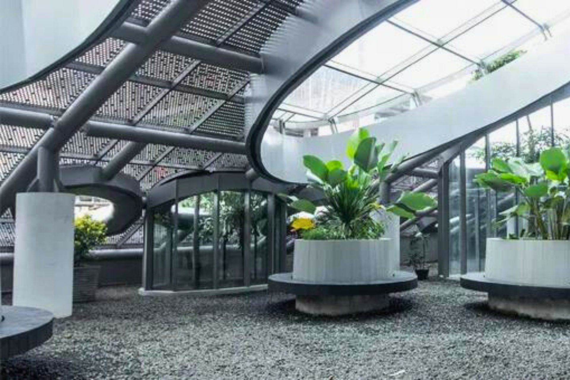 Menilik Keindahan Pemandangan lewat Desain Gedung Kampus UMN yang Unik ...